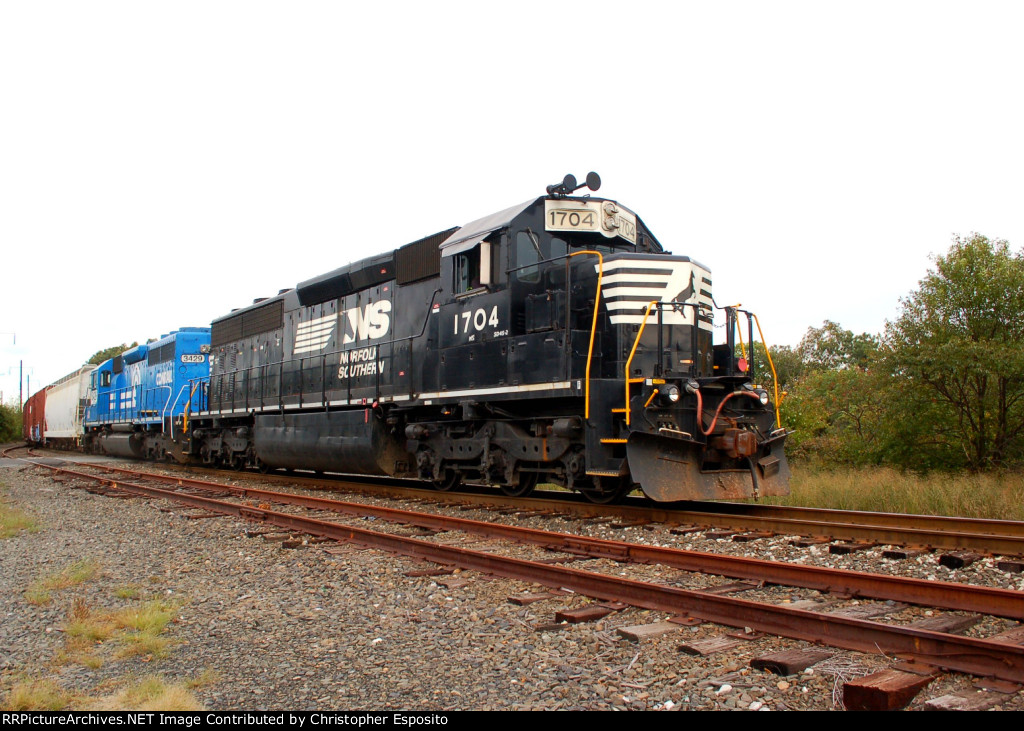 NS SD45-2 1704 leads OI16